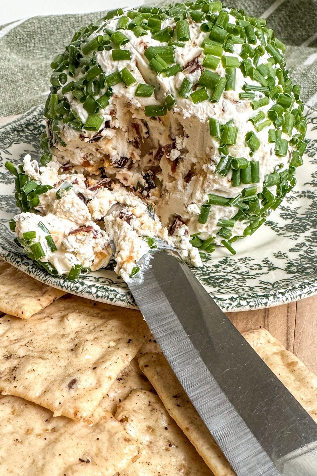 Simple Cheese Ball Recipe with Dried Tomatoes (5 Minutes, No Nuts) - An ...